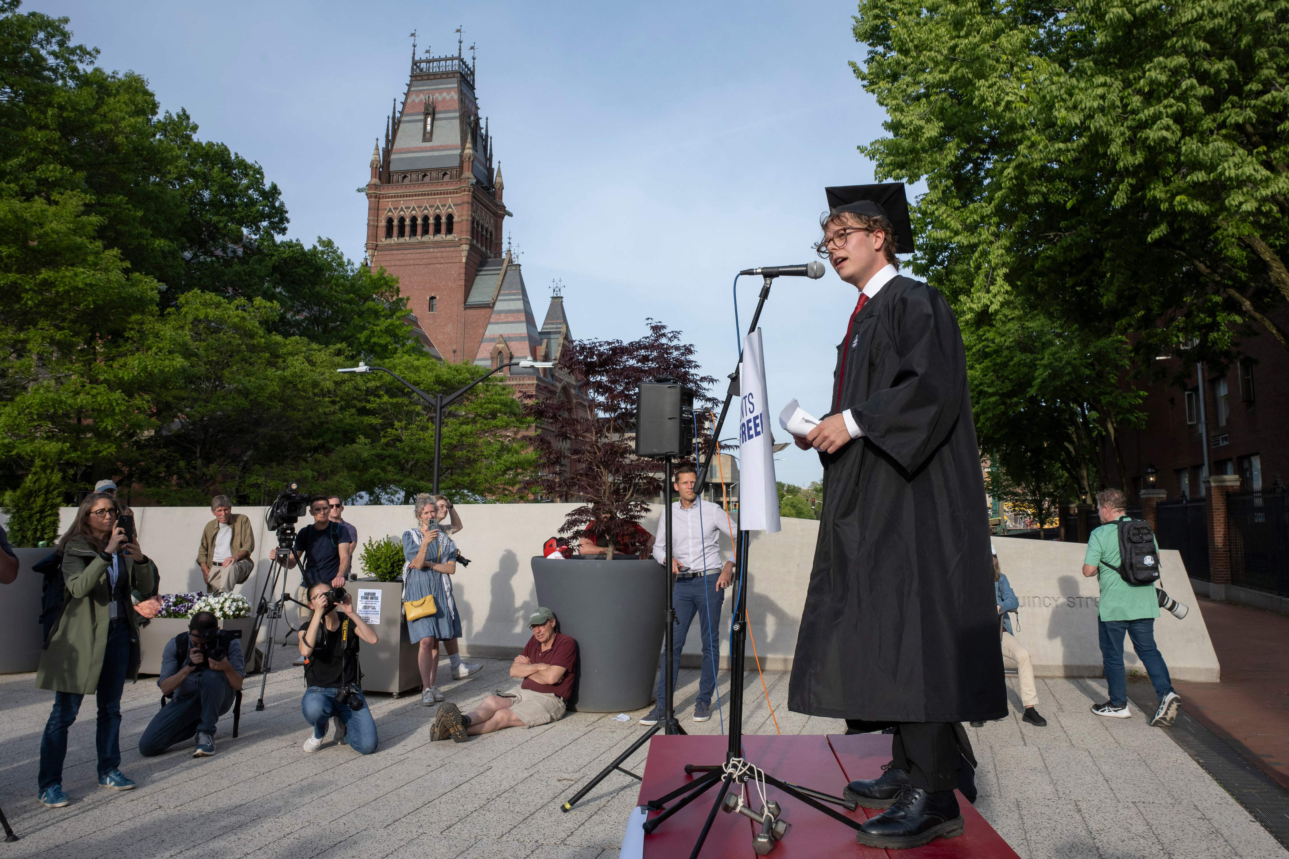 Visa Delays Likely as US to Vet Applicants’ Social Media Posts